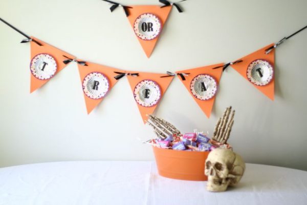 Craft: Trick-Or-Treat Halloween Banner - See Vanessa Craft