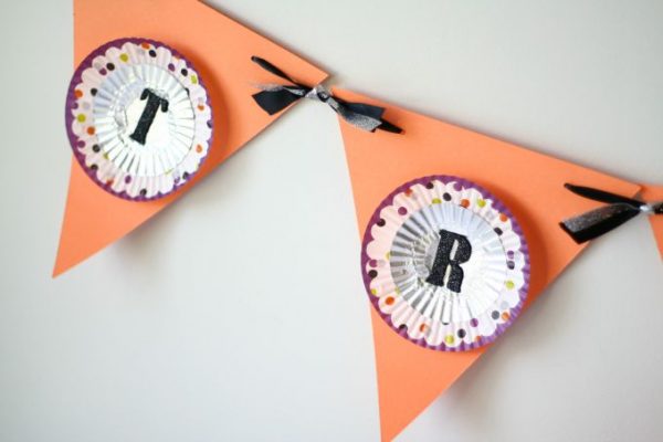 Craft: Trick-Or-Treat Halloween Banner - See Vanessa Craft
