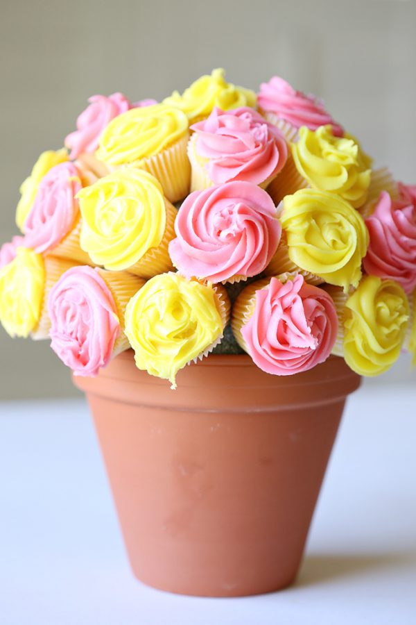 DIY Flower Cupcake Bouquet Tutorial