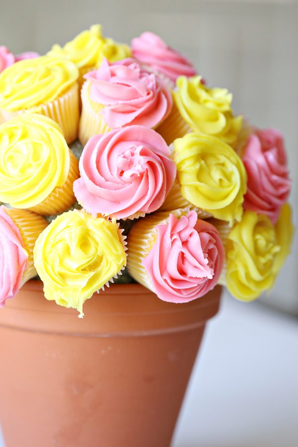 DIY Flower Cupcake Bouquet Tutorial