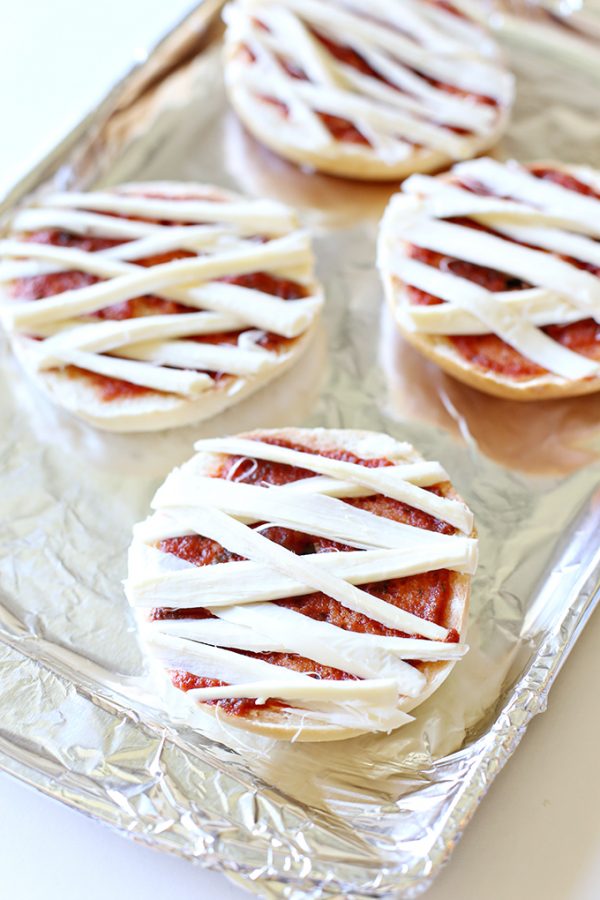 Halloween: Mummy Cheese Pizza Bagels - See Vanessa Craft