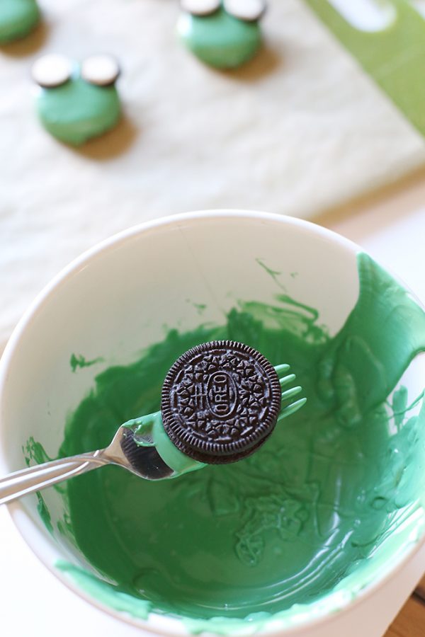 Recipe: Sherlock Gnomes Frog Oreo Treats - See Vanessa Craft